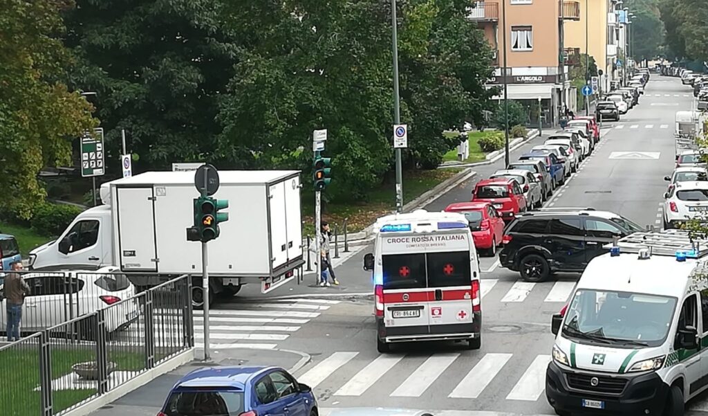 Sesto, scontro tra furgone e auto all’incrocio Corridoni-Risorgimento ...