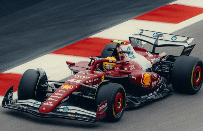 Le Ferrari si presentano in piazza Castello: cambia il servizio della ...